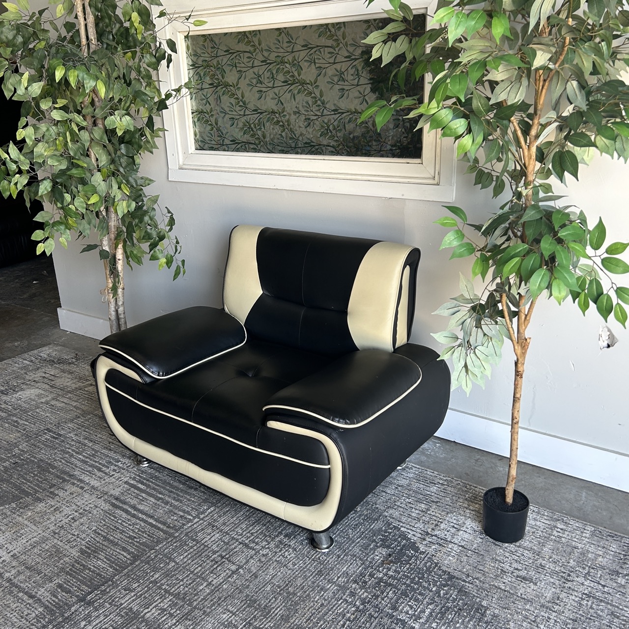 Black Chair - Free Delivery | CouchCycled - Ft Worth